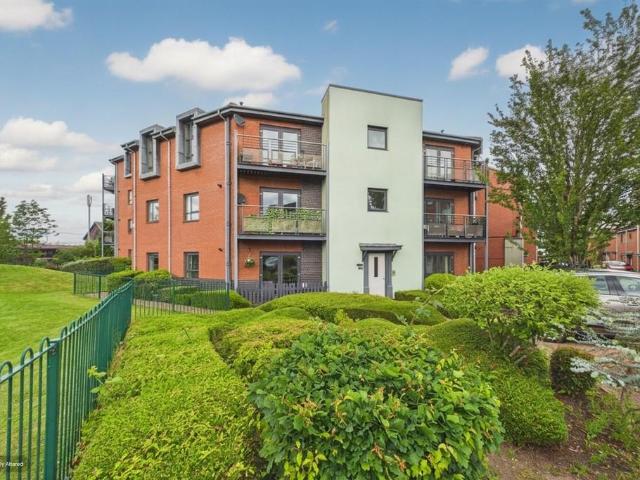 2 bedroom ground flat for sale