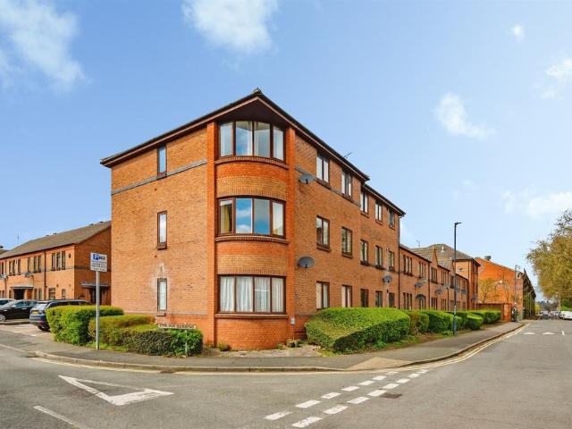 2 bedroom ground flat for sale