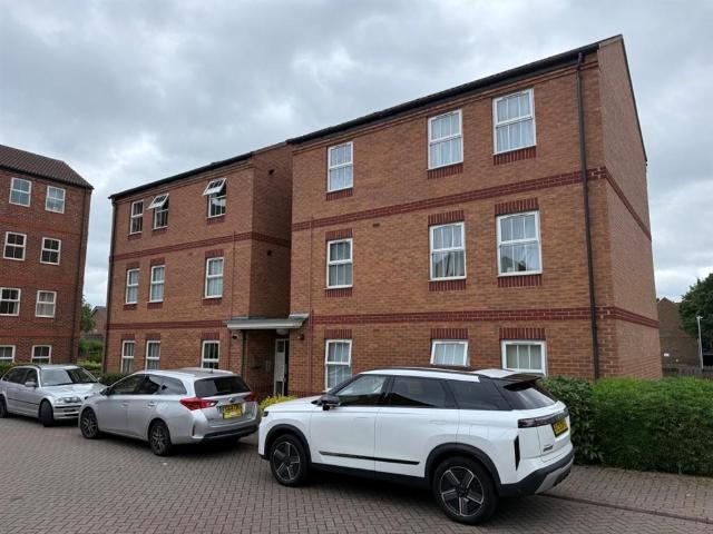 2 bedroom ground flat for sale