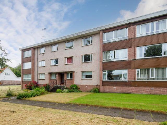 2 bedroom ground flat for sale