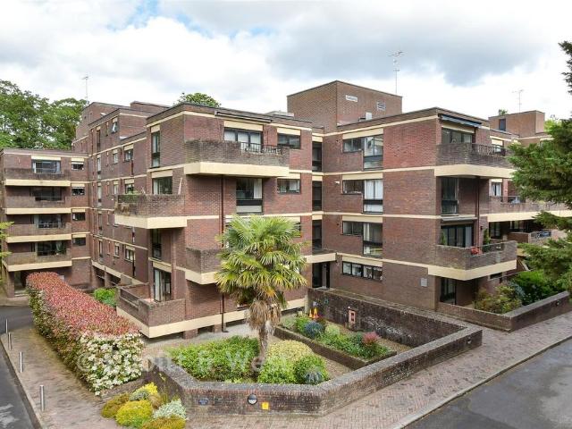 2 bedroom ground flat for sale