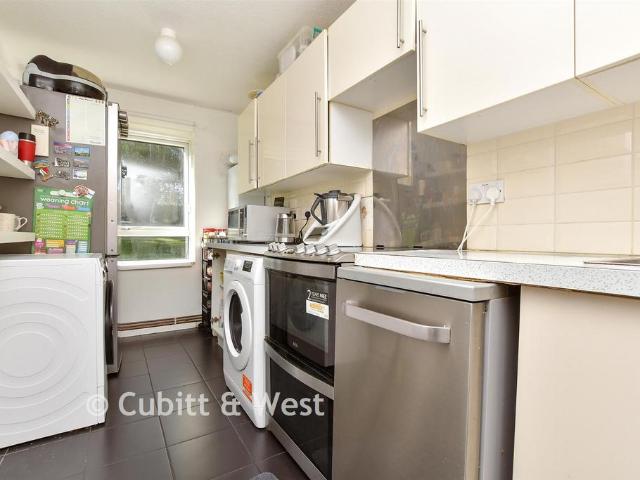 2 bedroom ground flat for sale