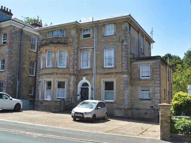 2 bedroom ground flat for sale