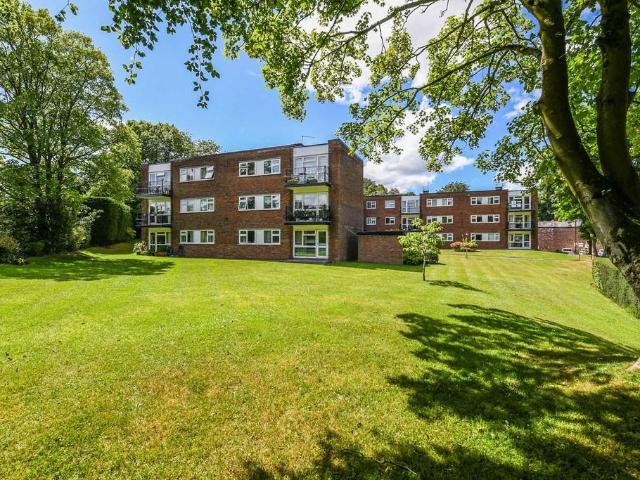2 bedroom ground flat for sale