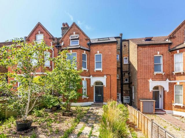 2 bedroom ground flat for sale