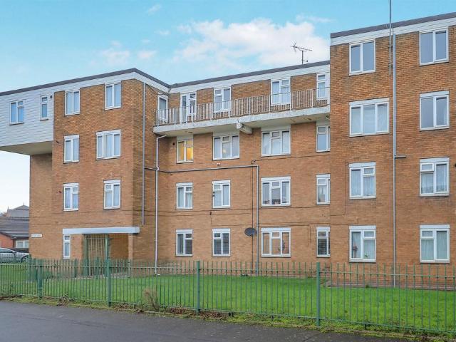 2 bedroom ground flat for sale