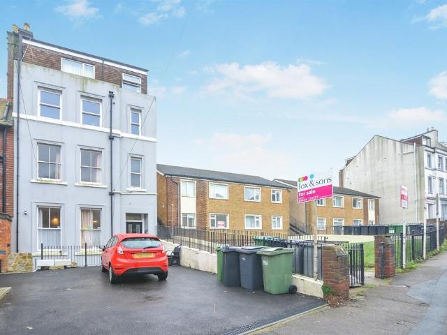 2 bedroom ground flat for sale