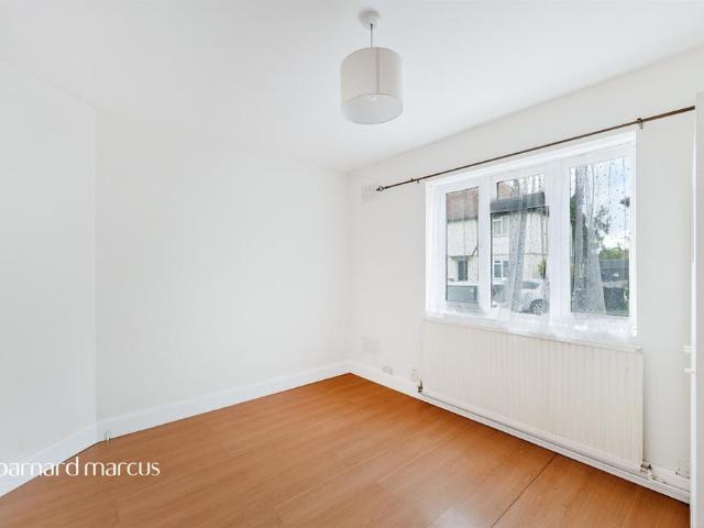 2 bedroom ground flat for sale