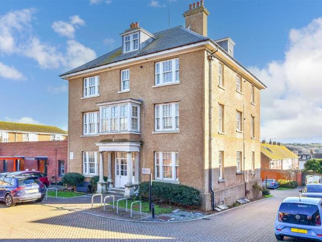 2 bedroom ground flat for sale
