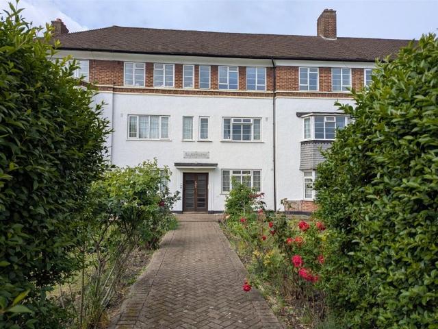 2 bedroom ground flat for sale