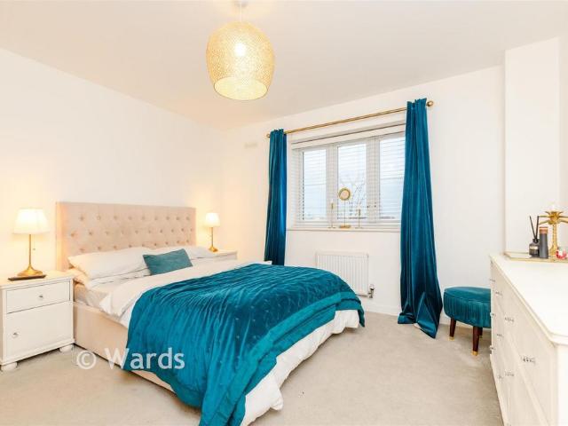 2 bedroom ground flat for sale