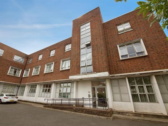 2 bedroom ground flat for sale
