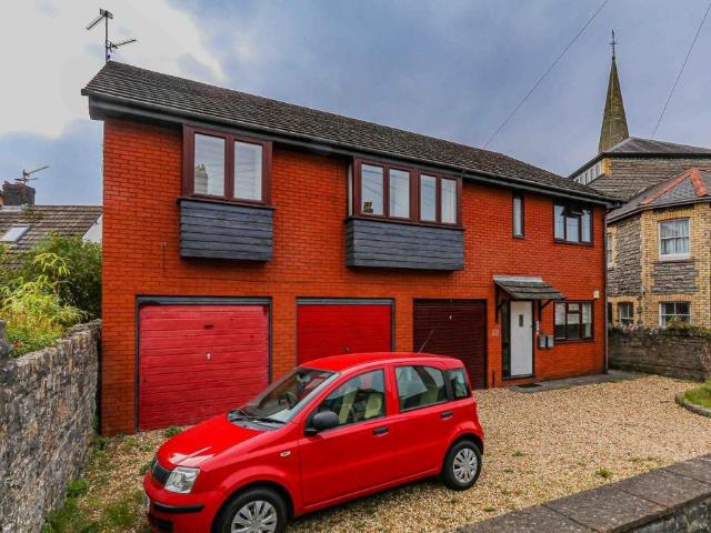 2 bedroom ground flat for sale