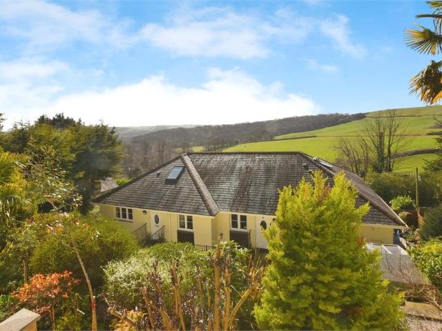 2 bedroom ground flat for sale