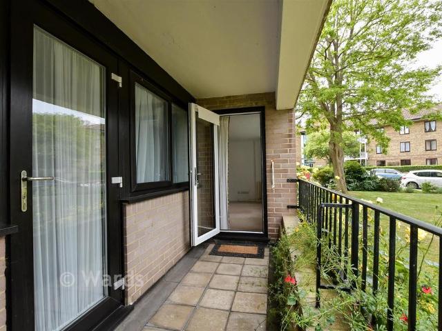 2 bedroom ground flat for sale