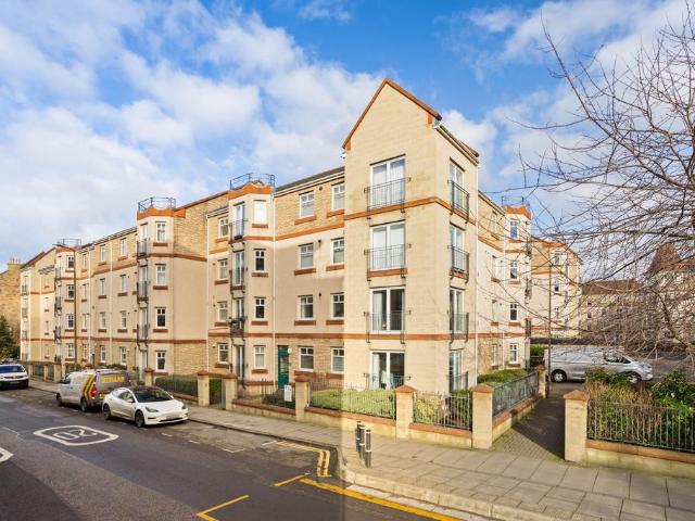 2 bedroom ground flat for sale