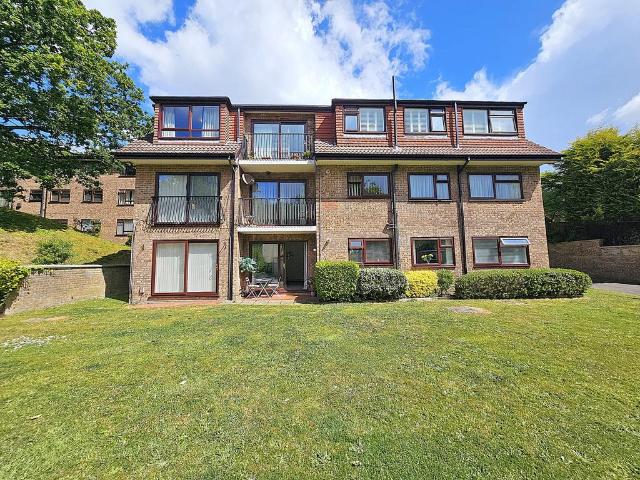 2 bedroom ground flat for sale