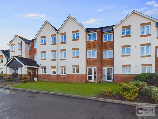 2 bedroom ground flat for sale