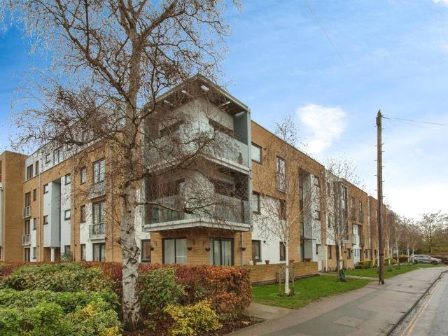 2 bedroom ground flat for sale