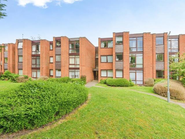 2 bedroom ground flat for sale