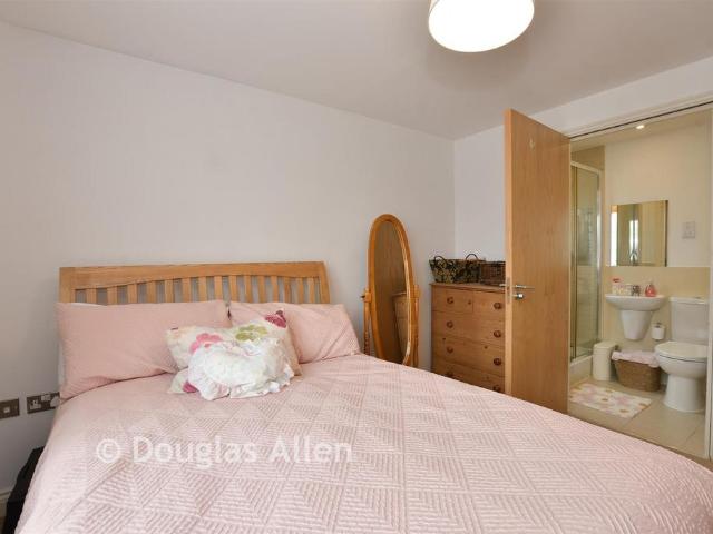 2 bedroom ground flat for sale