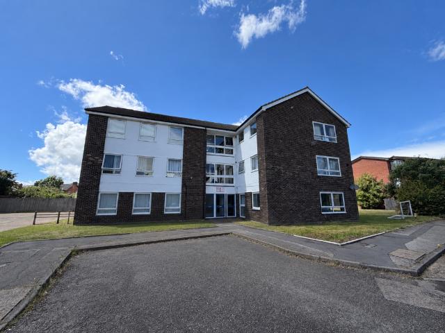 2 bedroom ground flat for sale