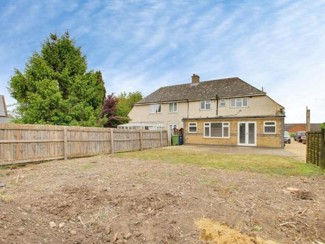 2 bedroom ground flat for sale
