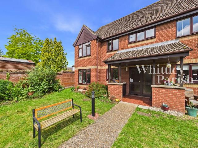 2 bedroom ground flat for sale