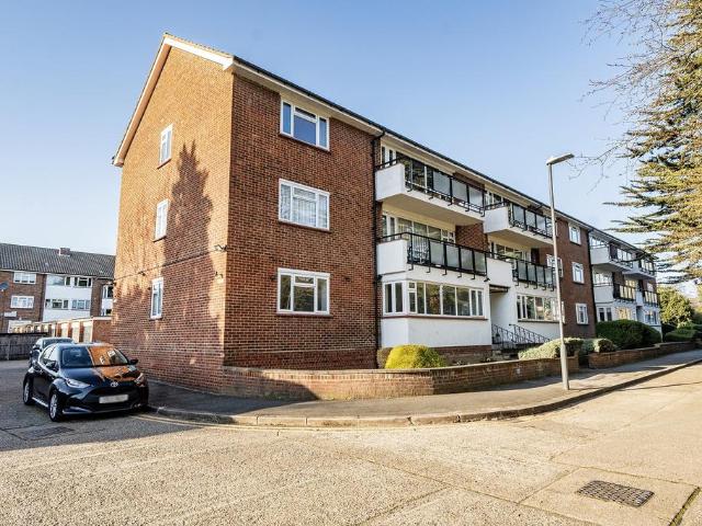 2 bedroom ground flat for sale