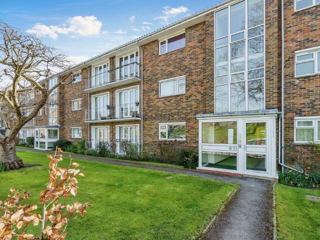 2 bedroom ground flat for sale