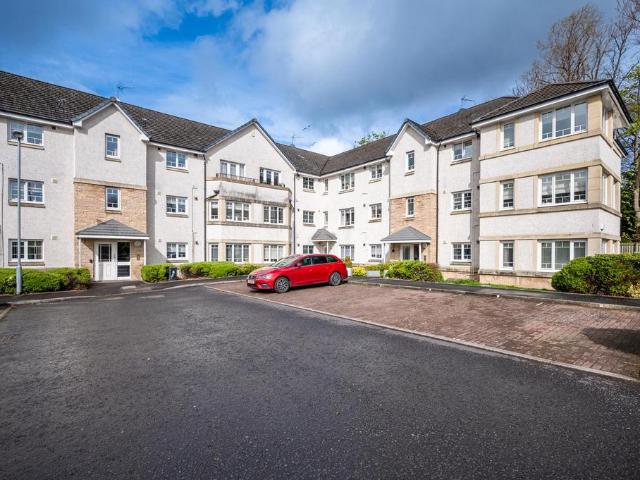 2 bedroom ground flat for sale