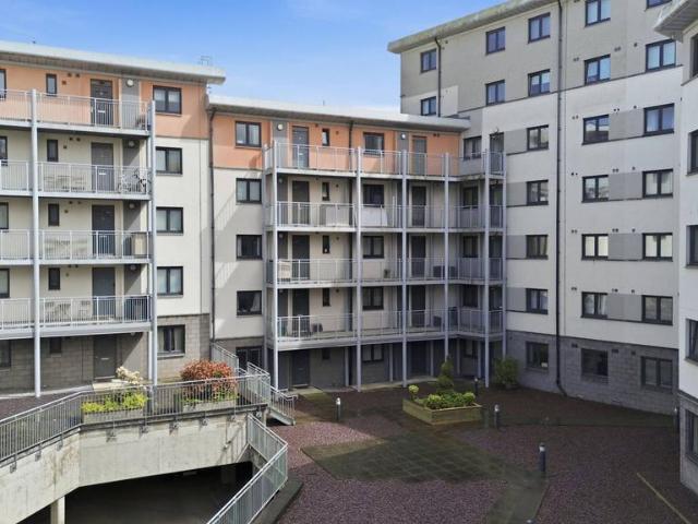 2 bedroom ground flat for sale