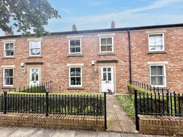 2 bedroom ground flat for sale