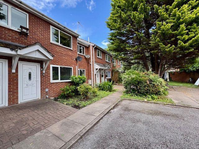 2 bedroom ground flat for sale