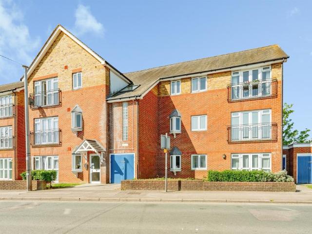 2 bedroom ground flat for sale