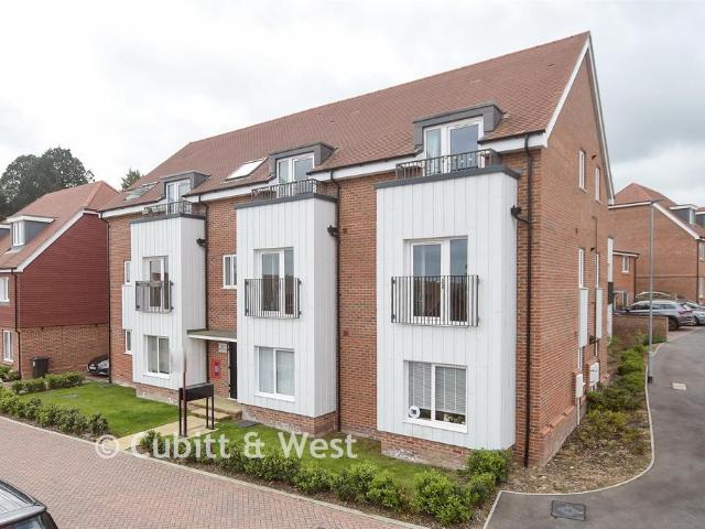 2 bedroom ground flat for sale