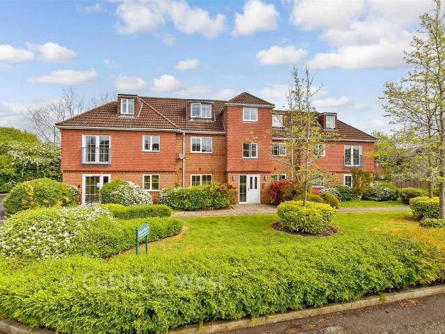 2 bedroom ground flat for sale