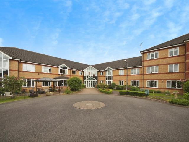 2 bedroom ground flat for sale