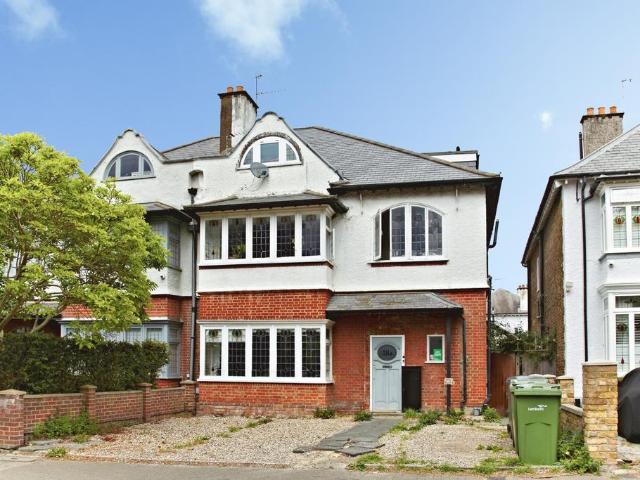 2 bedroom ground flat for sale