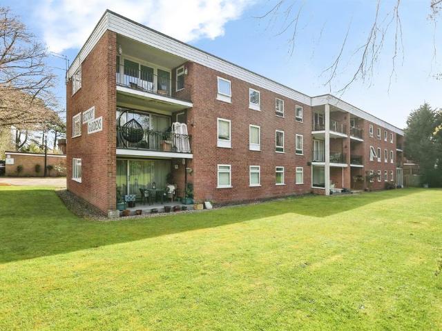 2 bedroom ground flat for sale