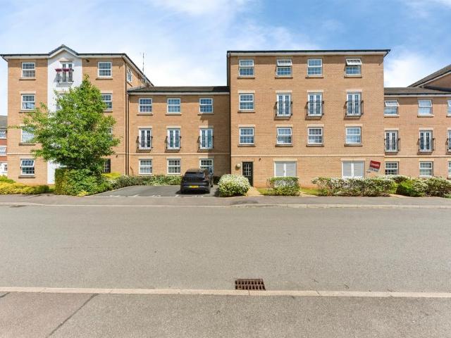 2 bedroom ground flat for sale