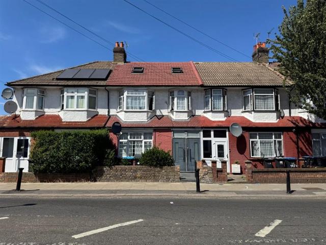 2 bedroom ground flat for sale