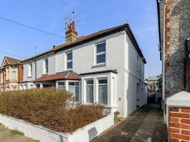 2 bedroom ground flat for sale