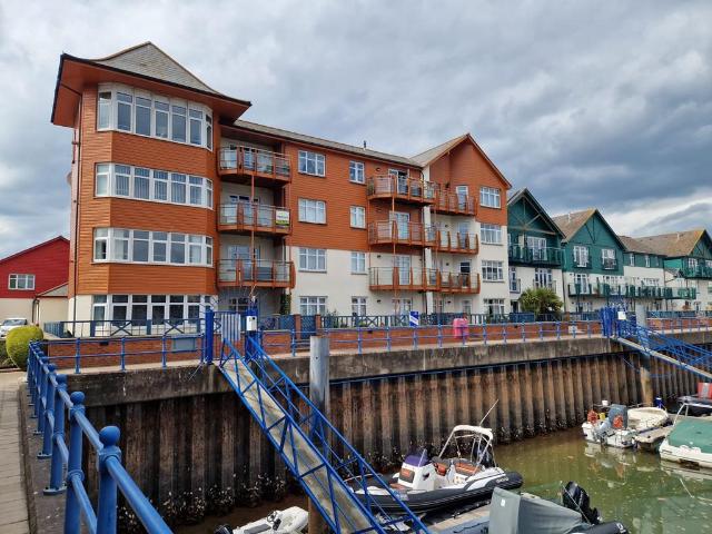 2 bedroom ground flat for sale