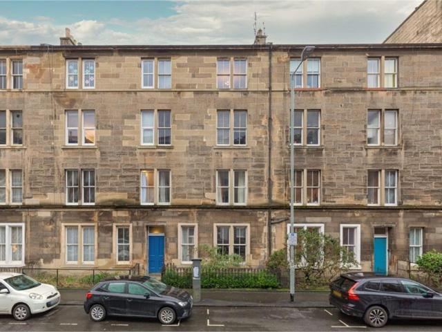 2 bedroom ground flat for sale