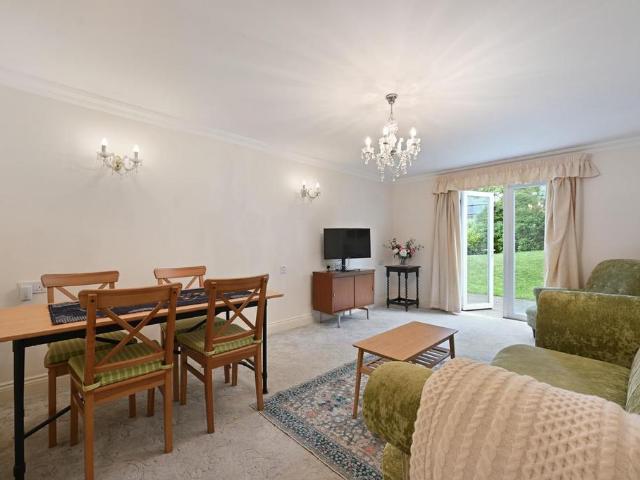 2 bedroom ground flat for sale