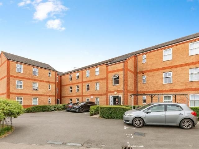2 bedroom ground flat for sale