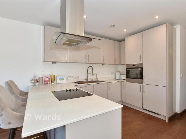 2 bedroom ground flat for sale