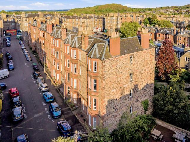 2 bedroom ground flat for sale