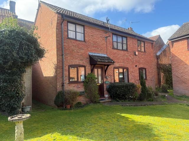 2 bedroom ground flat for sale